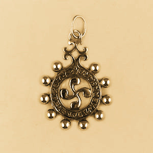 CHAPELET BASQUE | Chapelet Plaqué Or GRILLE ZATOZTE ESKUAL | BIJOUX ...